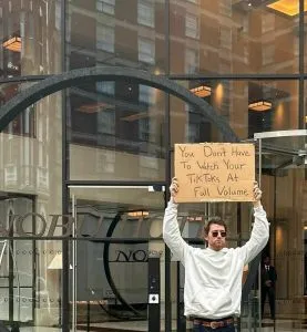 30 Must-See Hilarious Images Of 'Dude With Sign