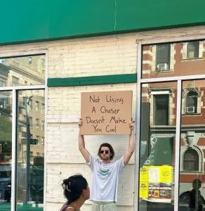 30 Must-See Hilarious 'Dude With Sign' Images