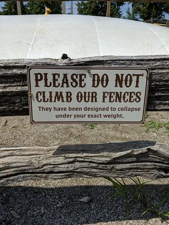 15 Funny Signs To Laugh At And Share With Friends