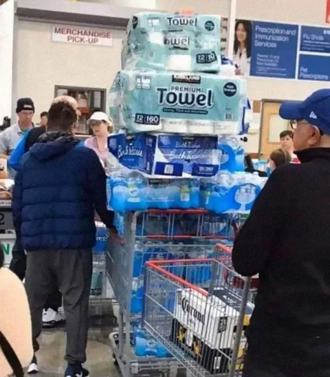 30 Insane Walmart Images Caught On Camera