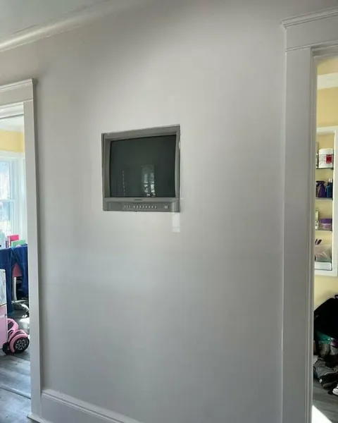 30 Completely Insane Pictures Of The Most Chaotic Homes