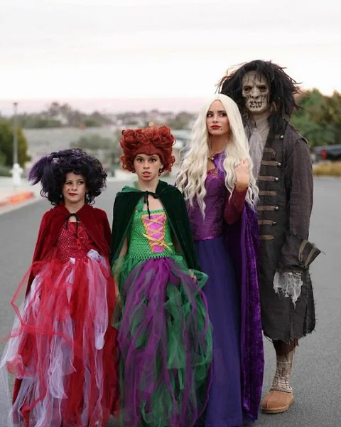 30 Awesome Pics Of Celebs Who Stole Halloween Show
