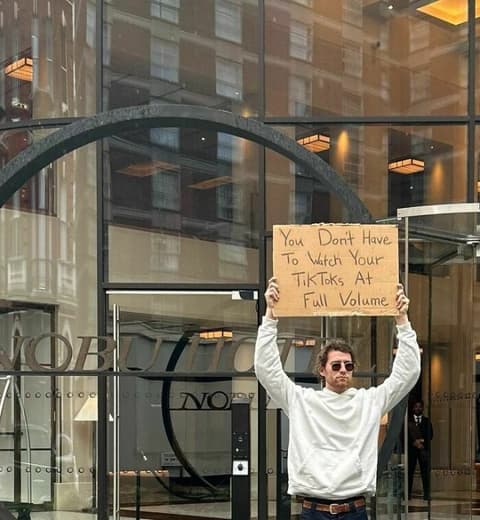 30 Must-See Hilarious Images Of 'Dude With Sign