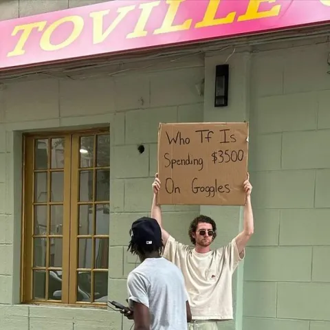 30 Must-See Hilarious 'Dude With Sign' Images