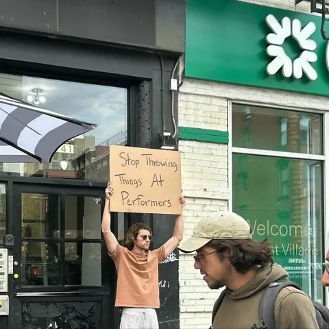 30 Must-See Hilarious Images Of 'Dude With Sign