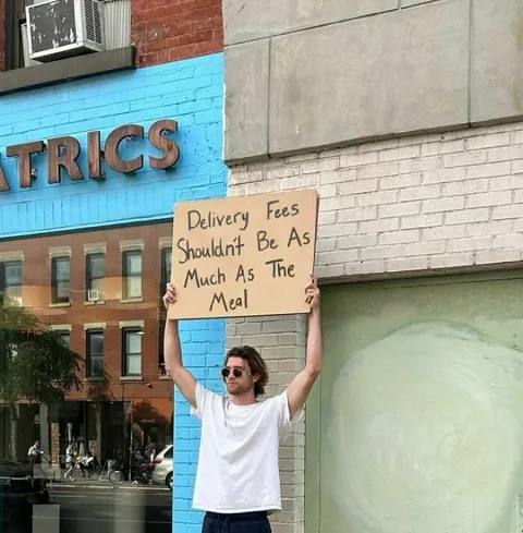 30 Must-See Hilarious Images Of 'Dude With Sign