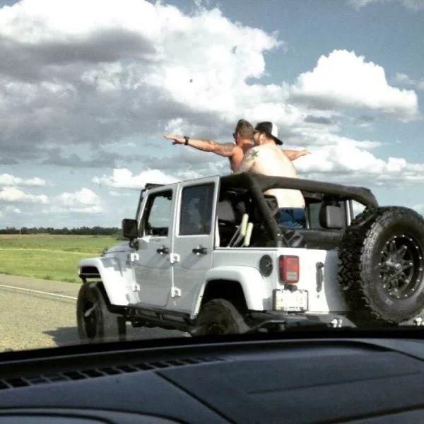 30 Funny, Weird, And Interesting Things Spotted On The Road