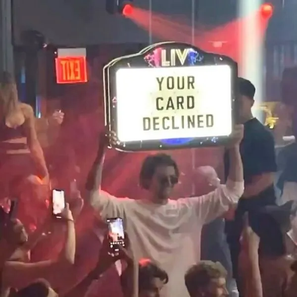 30 Must-See Hilarious 'Dude With Sign' Images