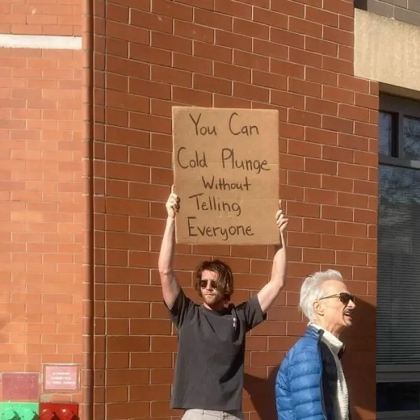 30 Must-See Hilarious 'Dude With Sign' Images