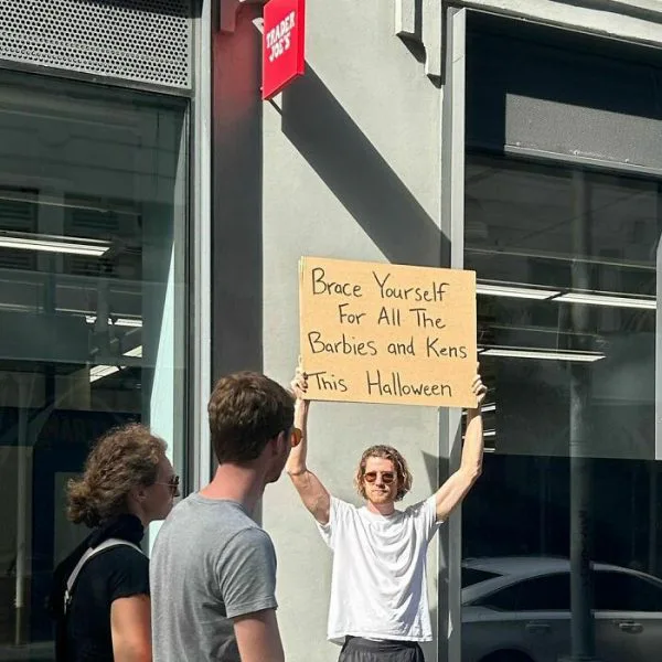 30 Must-See Hilarious Images Of 'Dude With Sign