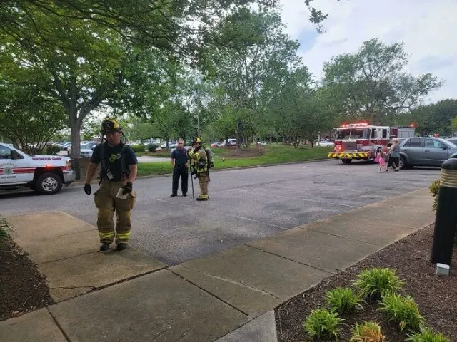 30 Heartbreaking Pictures Of People Having A Really Bad Day At Work30 ...