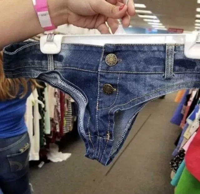 30 Of The Worst Fashion Fails You've Ever Seen And They’re Hilarious