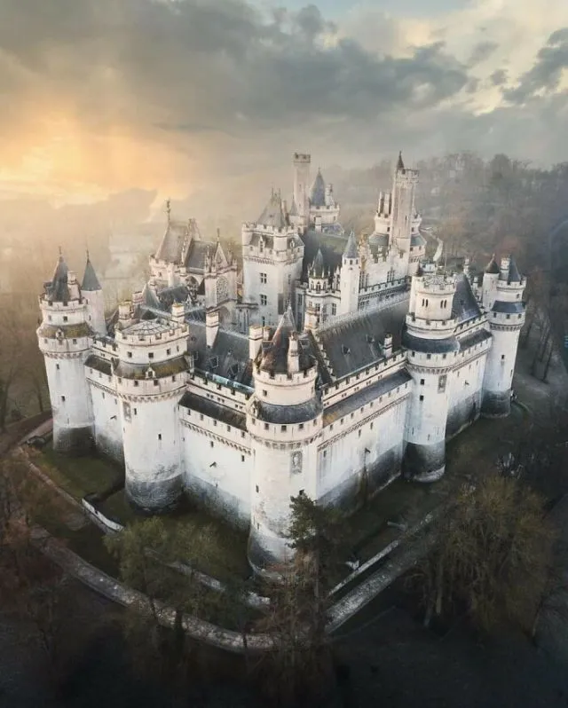 30 Of The Most Beautiful Historic Castles