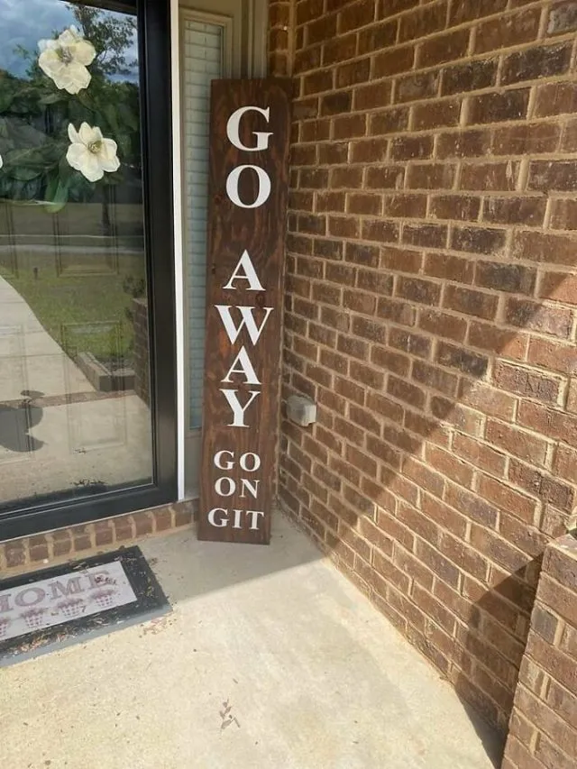 30 Of The Strangest Laugh-Inducing Signs Spotted In Public