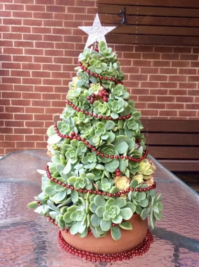 30 Epic And Creative Christmas Trees That Won Christmas