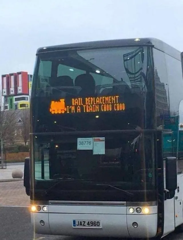 30 Hilarious Pics Of British People Going About Their Day