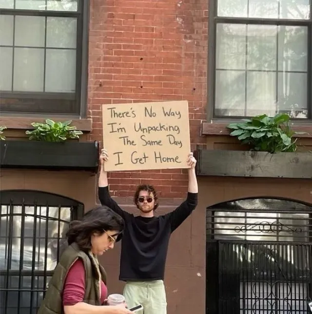 30 Must-See Hilarious Images Of 'Dude With Sign