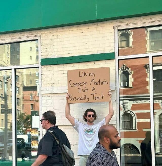 30 Must-See Hilarious 'Dude With Sign' Images