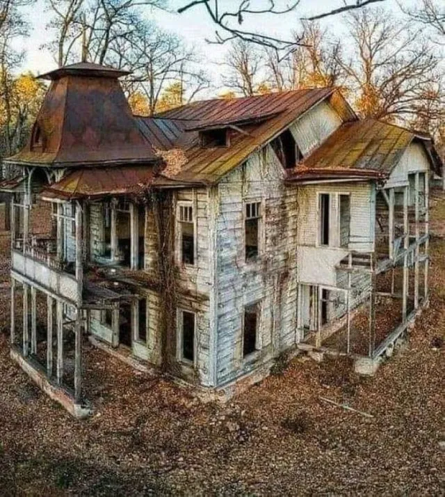 30 Captivatingly Unique Abandoned Homes Explored