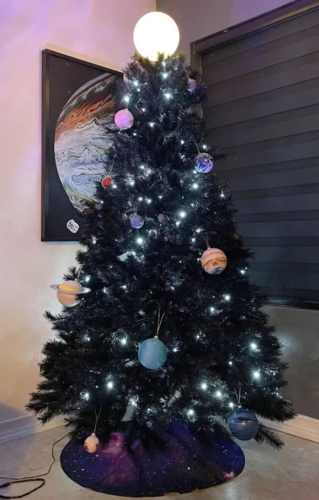 30 Epic And Creative Christmas Trees That Won Christmas