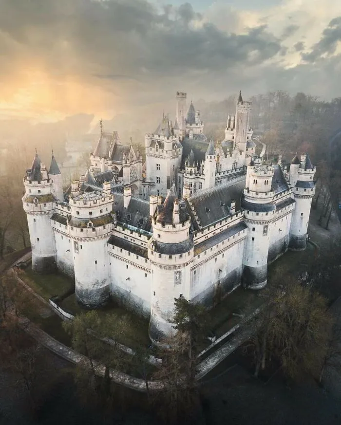 30 Of The Most Beautiful Historic Castles