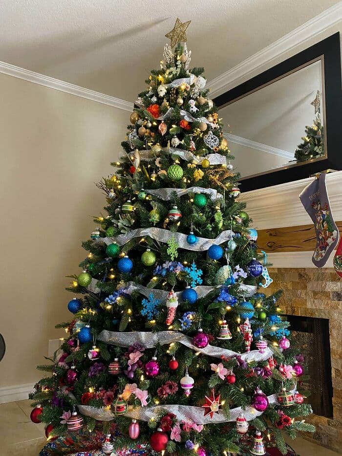 30 Epic And Creative Christmas Trees That Won Christmas