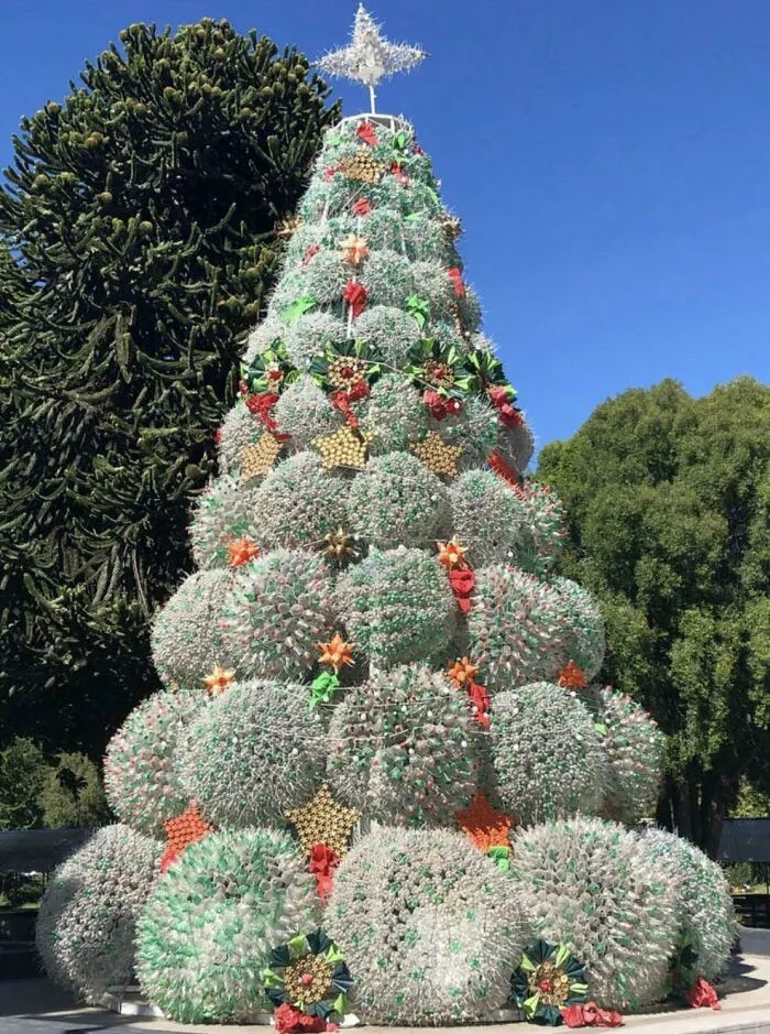 30 Epic And Creative Christmas Trees That Won Christmas