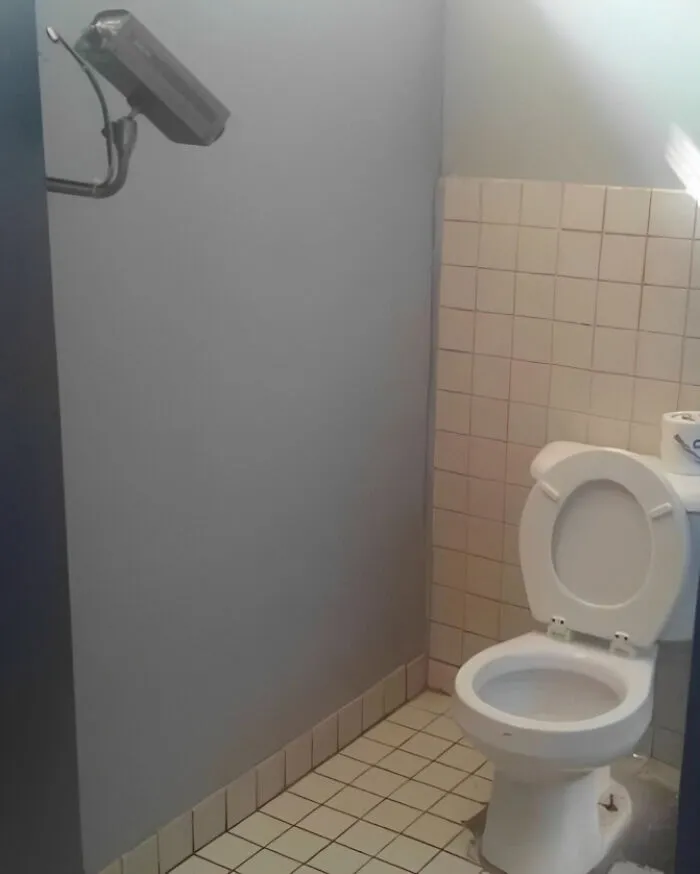 30 Hilarious And Puzzling Pics That Need More Context