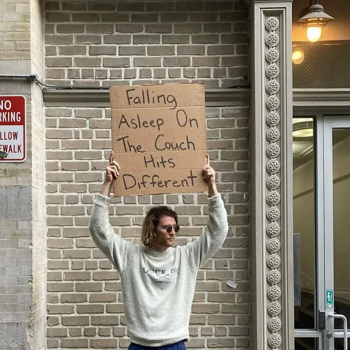 30 Must-See Hilarious 'Dude With Sign' Images