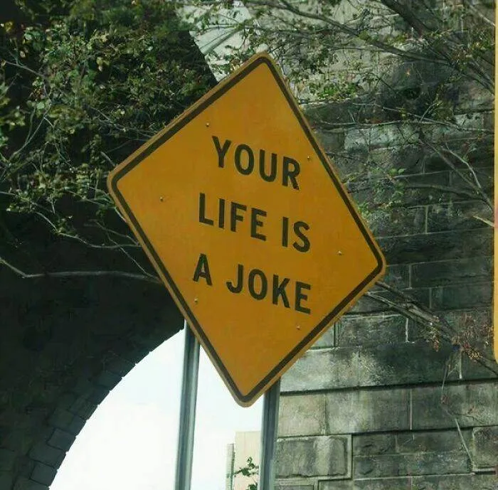 30 Signs Discovered In Nature That Are Hilariously Chaotic