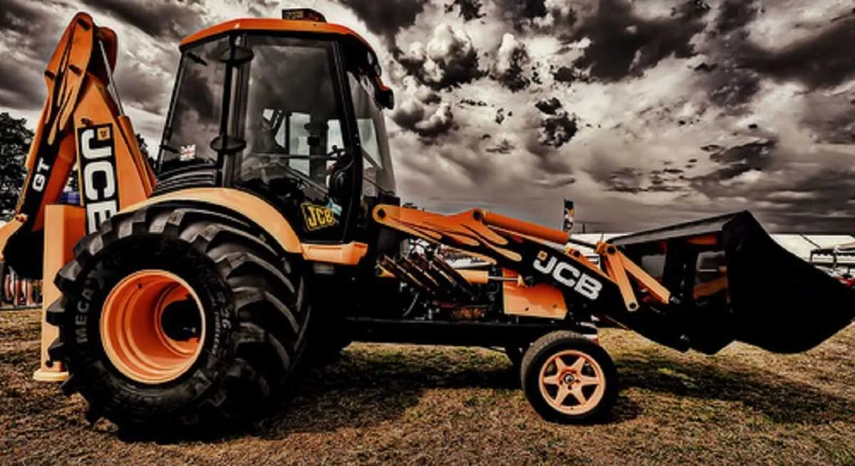 The JCB GT Dragster Backhoe - Fastest Backhoe In The World
