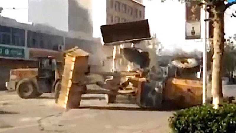 Front End Loader Battle In The Streets Of China - Why Are We Not ...